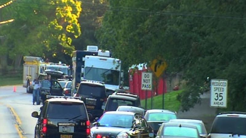 After 20 Hour Swat Standoff Man Suspected In Cops Death Found Dead Cnn