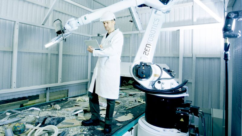 Intelligent robot claw recycles waste | CNN Business