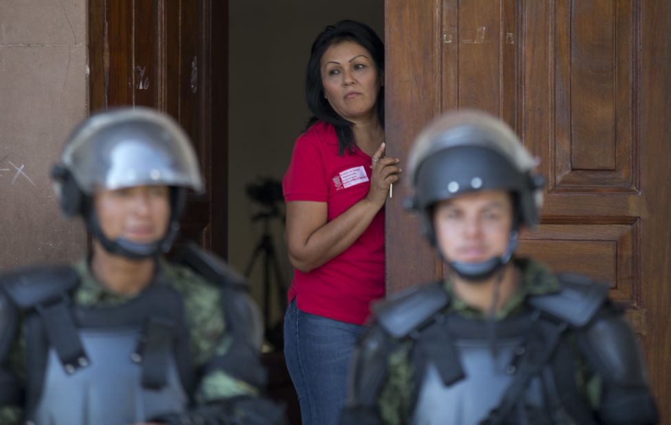 Mexico Struggles To Rein In Armed Vigilantes Battling Drug Cartel Cnn