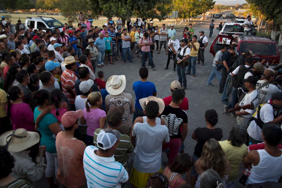 Mexico Struggles To Rein In Armed Vigilantes Battling Drug Cartel Cnn