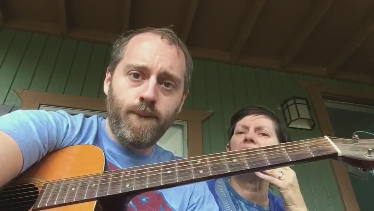 Son Sings To Mom With Alzheimers Cnn