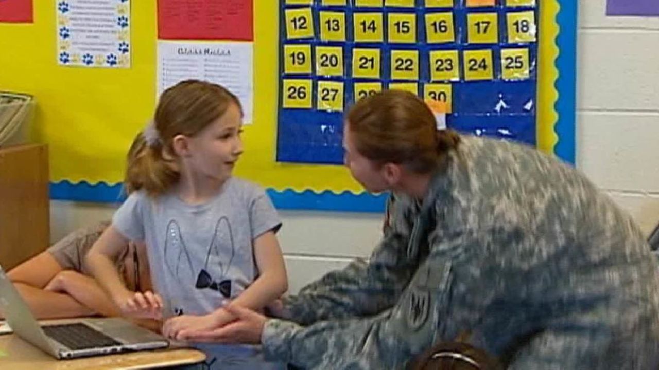 Soldier Mom Surprises Daughter At School Cnn