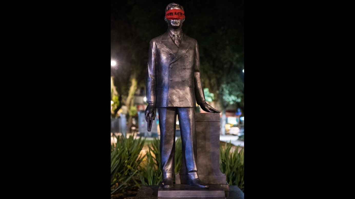 Artist Blindfolds Statues In Brazil Cnn