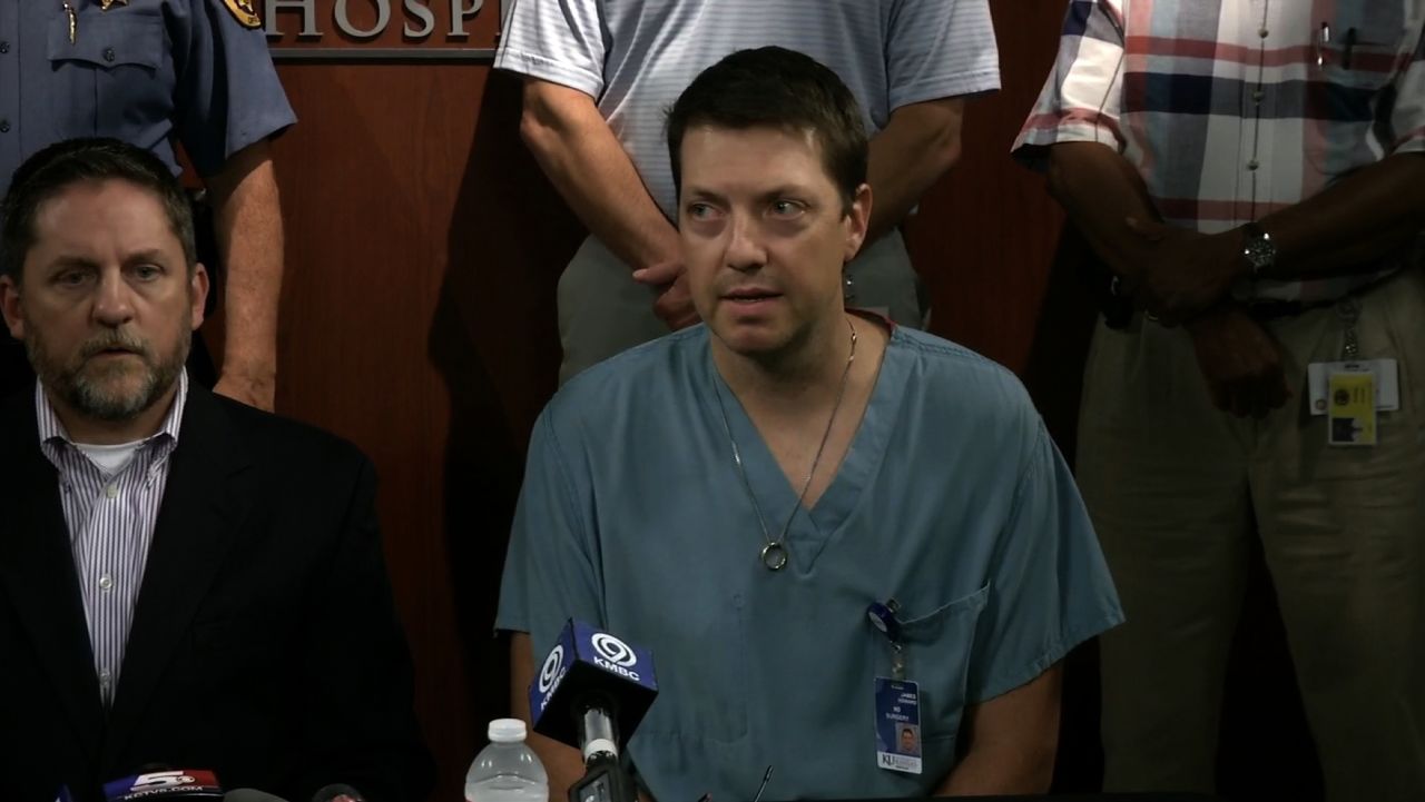 Kansas City Police Officer Shot Dead Cnn