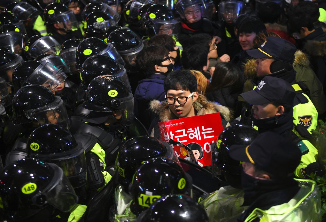 Growing South Korean Protests Demand President Parks Resignation Cnn