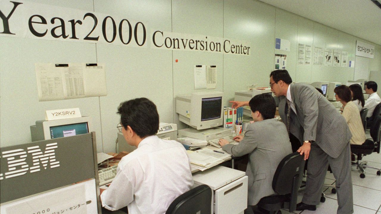 9 bizarre things that actually happened in the '90s | CNN