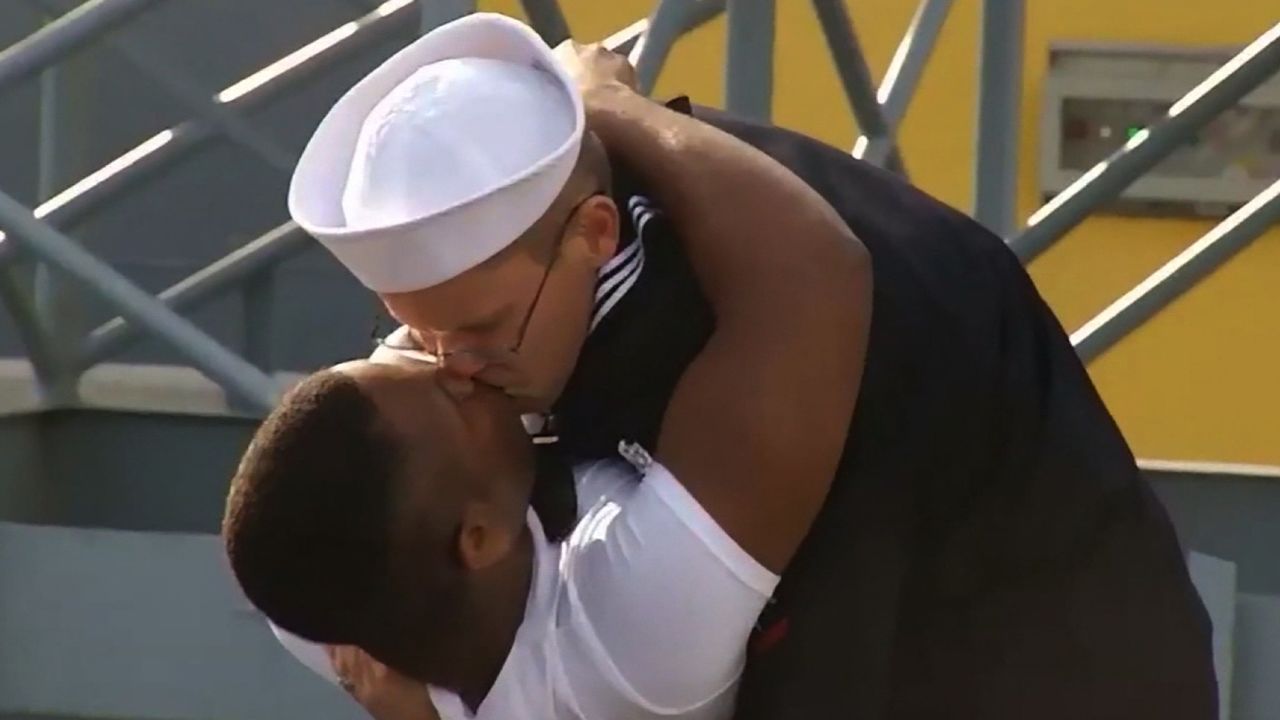 Sailors Homecoming Kiss Sparks Outrage Cnn