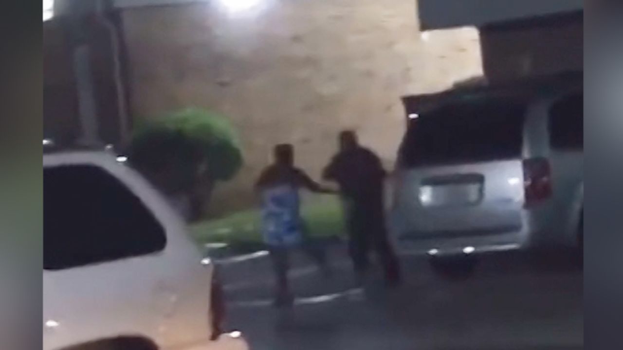 Texas Police Officer Shoots Woman Who Said She Was Pregnant Latest