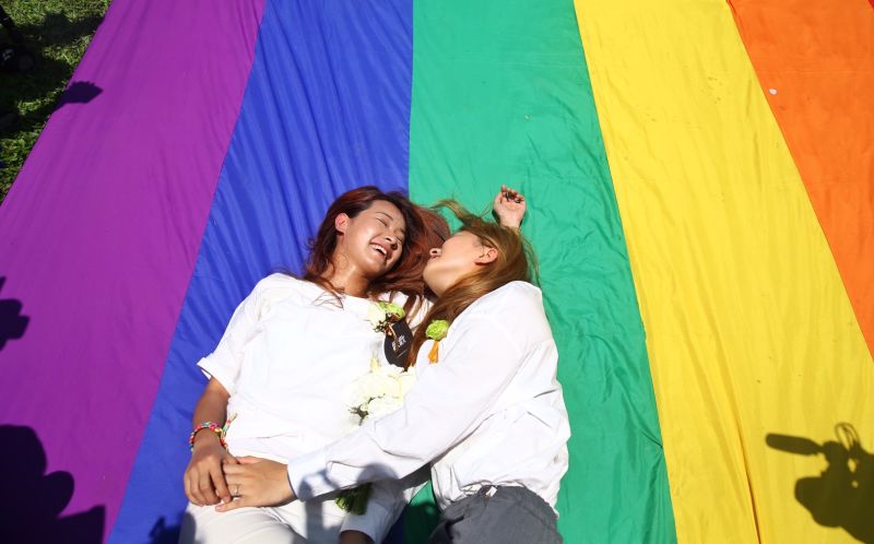 Taiwan Celebrates Asias First Same Sex Weddings Cnn