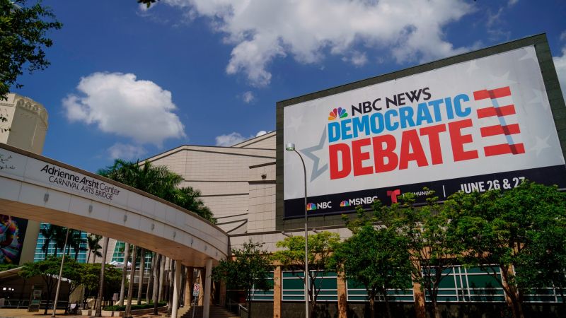 Live Updates The First Democratic Debate Night 2 Cnn Politics
