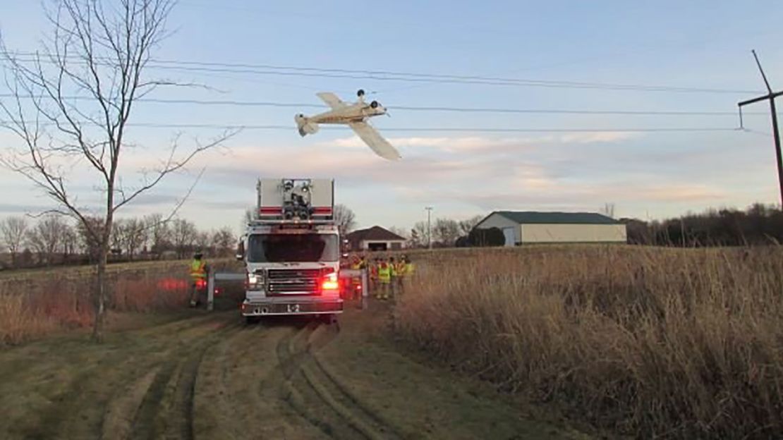 Minnesota Plane Crashes Into Power Lines And Gets Entangled Cnn