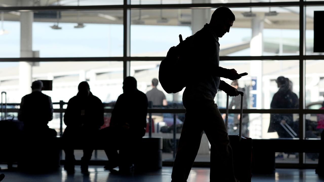 Power outage at Oakland airport causes long security lines and baggage ... Power outage at Oakland airport causes long security lines and baggage ...