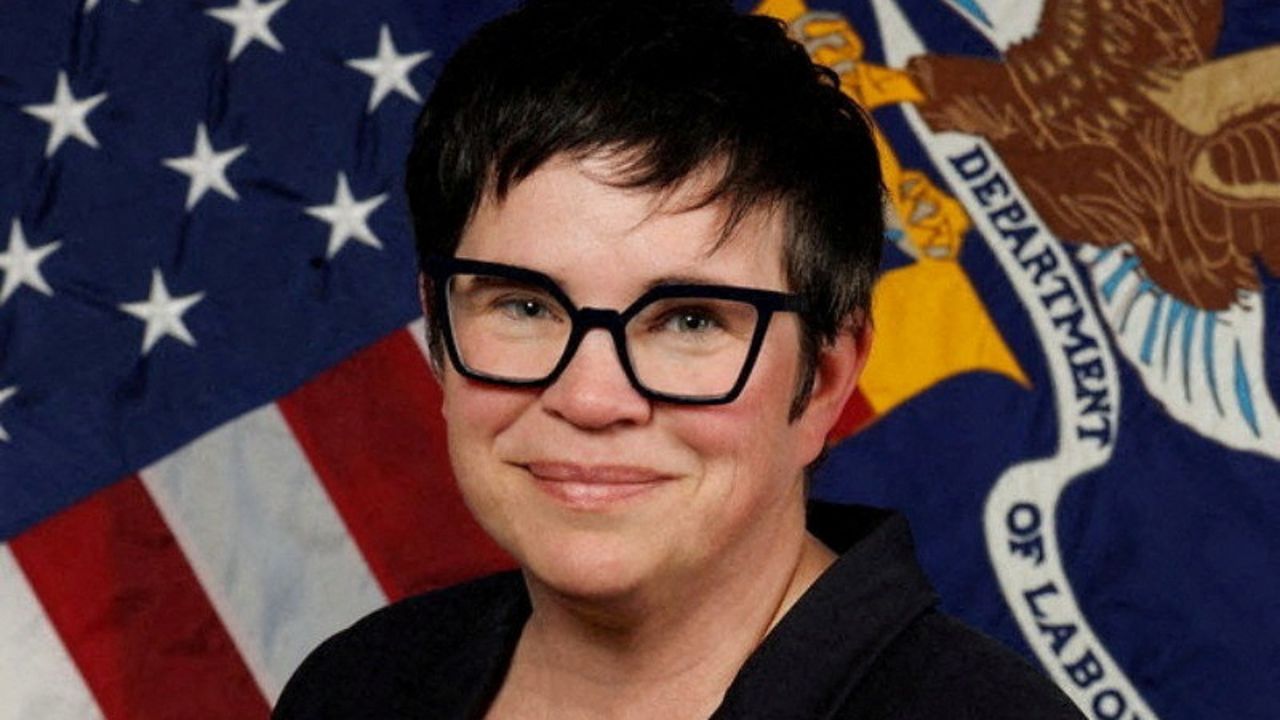 Elisabeth Buchwald - Economics Reporter | CNN