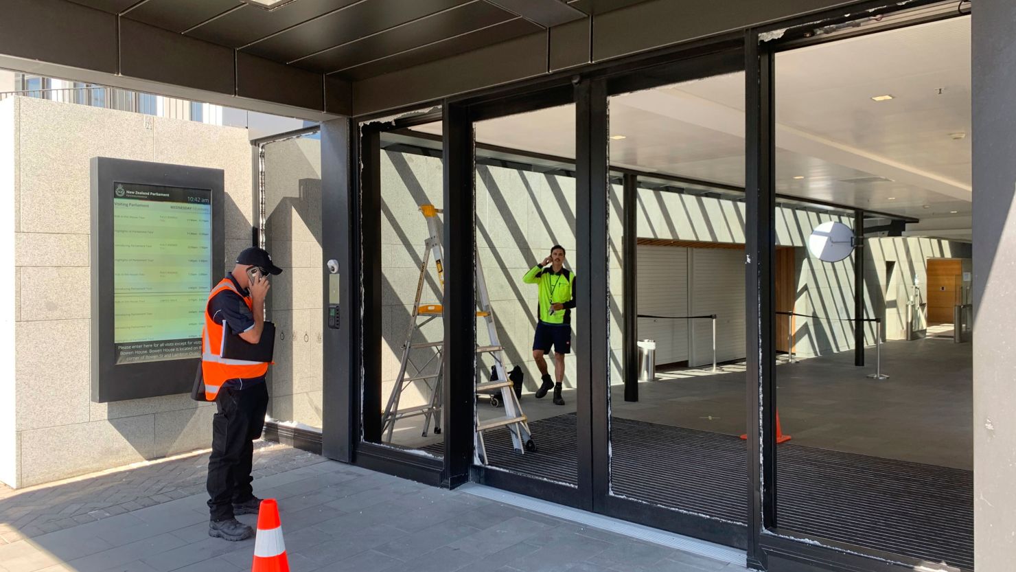 New Zealand Parliament: Axe-wielding man smashes glass doors | CNN