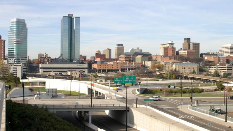 University of Tennessee at Knoxville reinstates mask mandate to comply ...