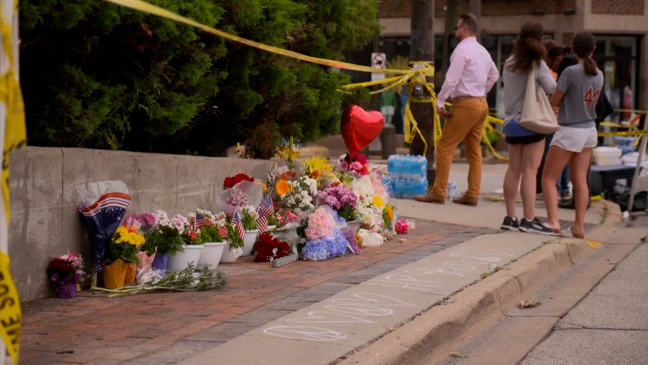 Highland Park Shooting Father Of Suspected Gunman At Fourth Of July
