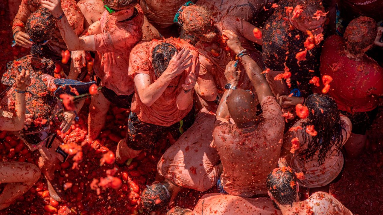 La Tomatina Festival Tomato Fight In Bunol Spain La Tomatina Festival: