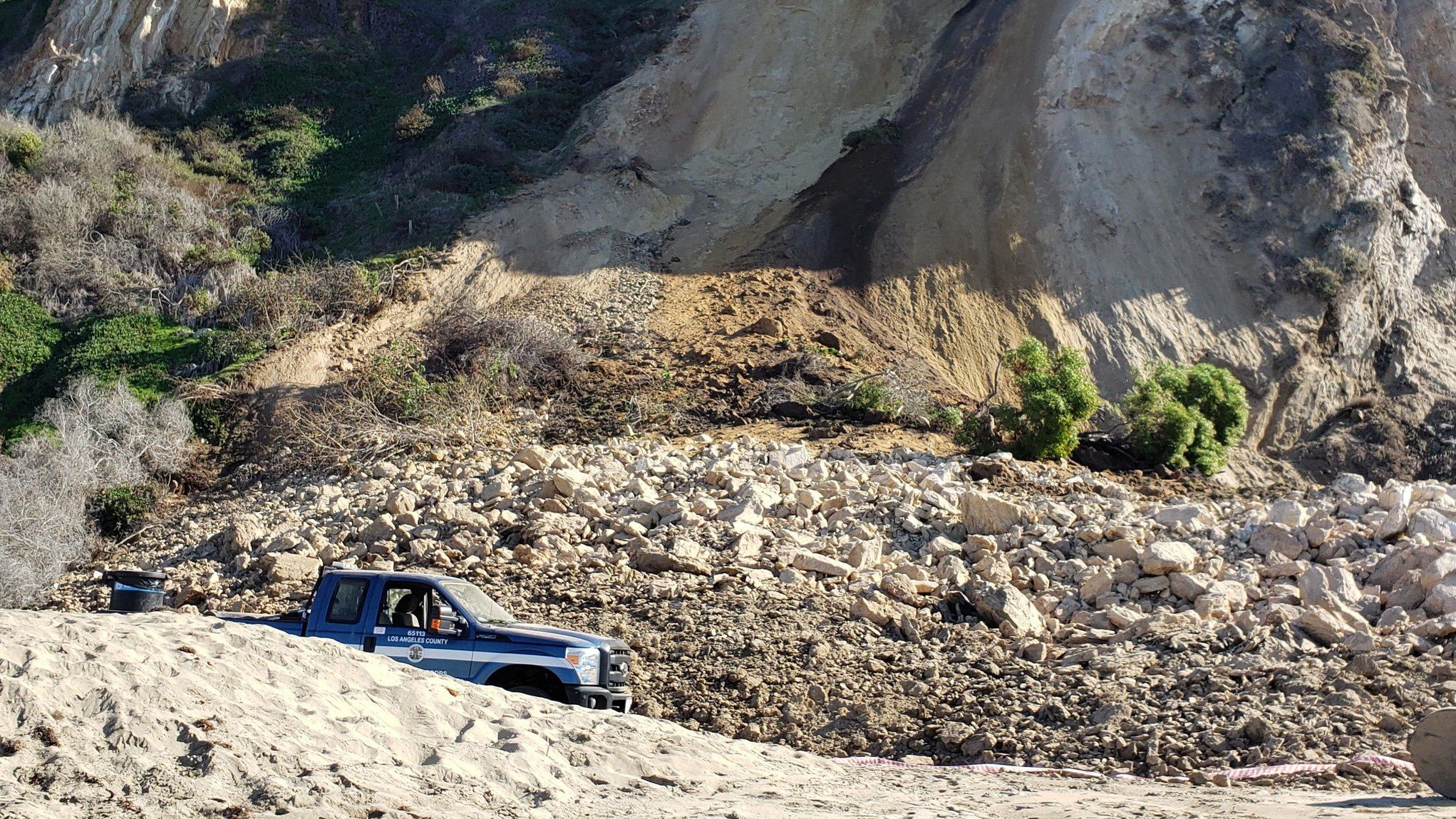 Concerns of ‘more landslides’ in Southern California after portion of cliff collapses onto beach ...