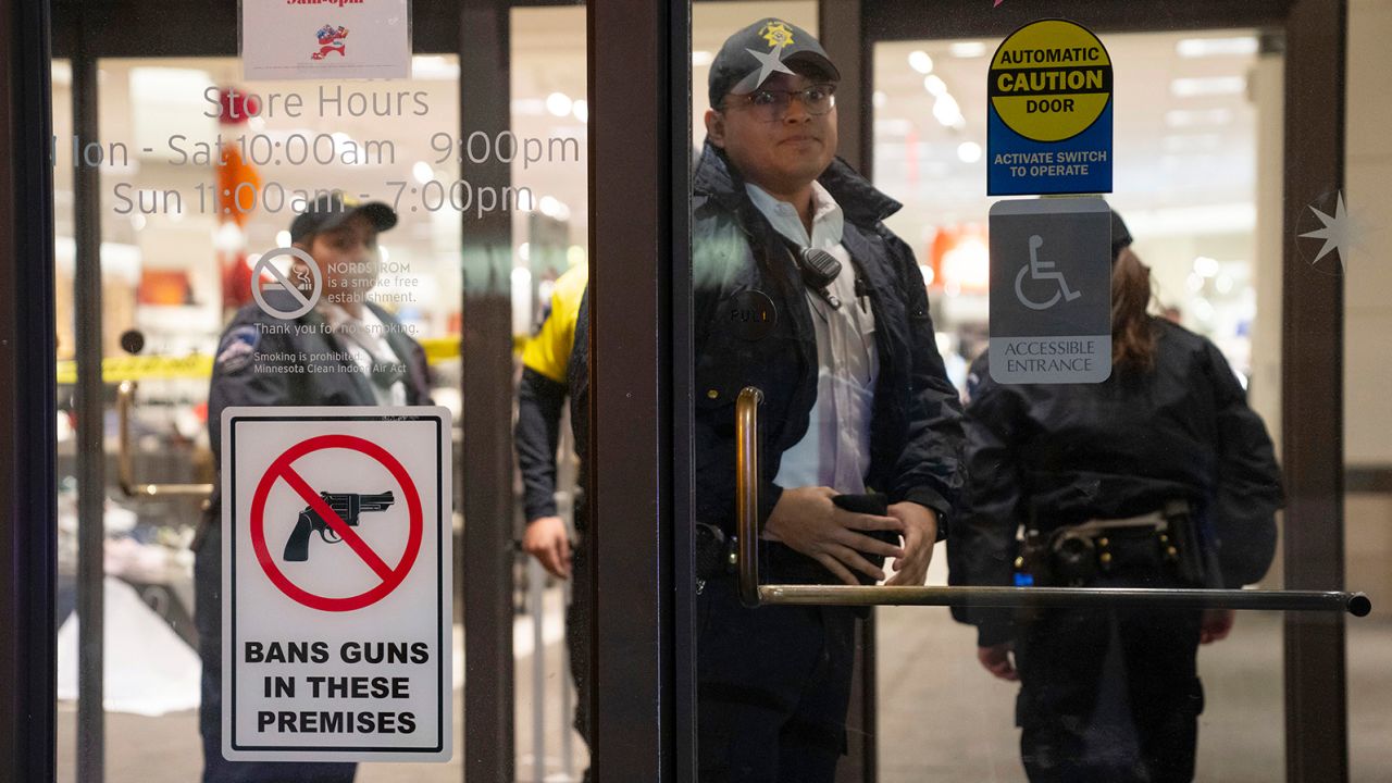 Mall Of America Shooting 17 Year Old Charged With Murder In Mall