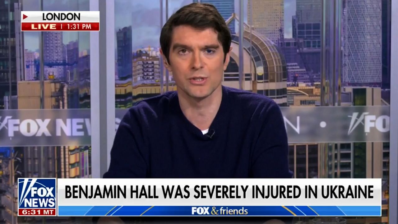 Fox News reporter makes emotional return to air after recovering from ...