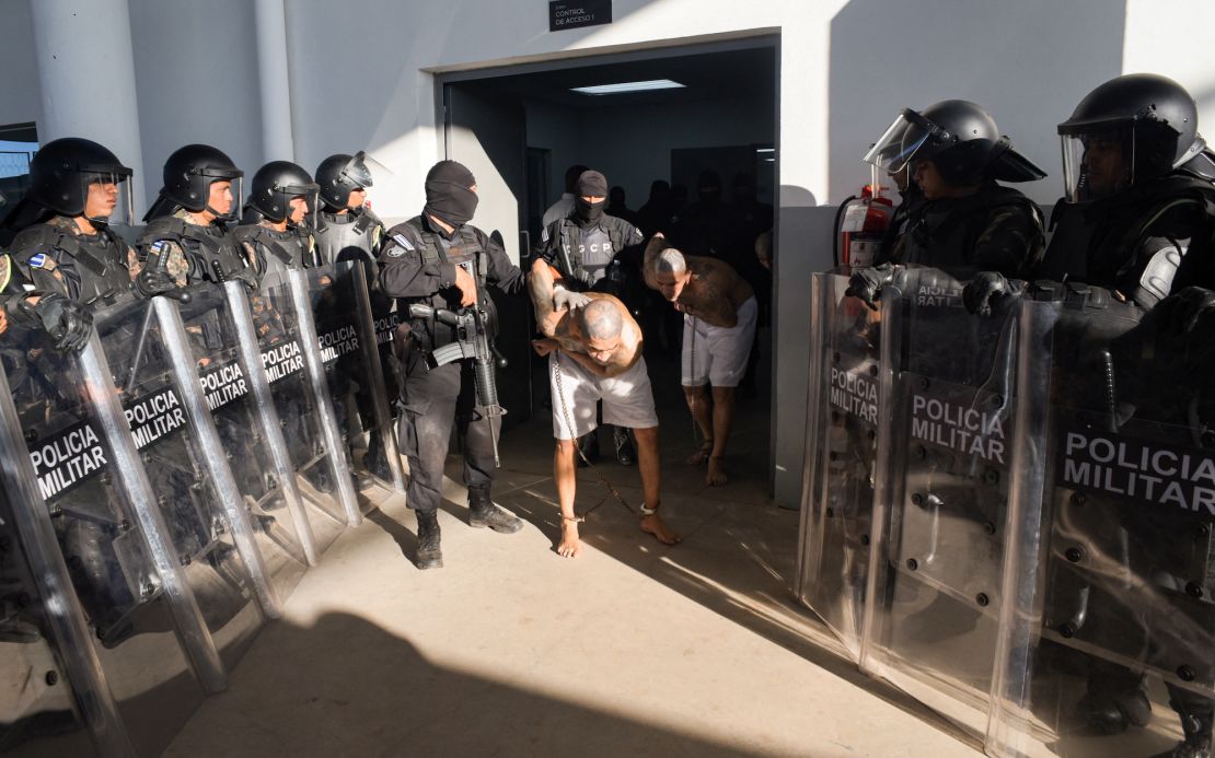 El Salvador ‘mega Prison Thousands Transferred Amid Gang Crackdown Cnn