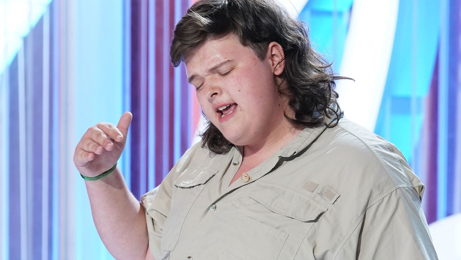 Santa Fe High School shooting survivor Trey Louis honors hometown during American Idol audition ...