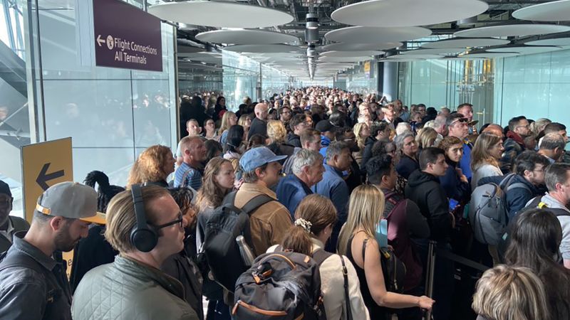 Chaos at UK airports as nationwide border system fails | CNN Chaos at UK airports as nationwide border system fails | CNN