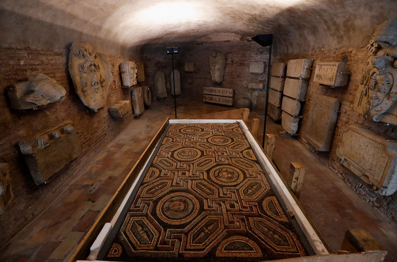 Trove of 750 looted artifacts returned to Italy from disgraced British ... Trove of 750 looted artifacts returned to Italy from disgraced British ...