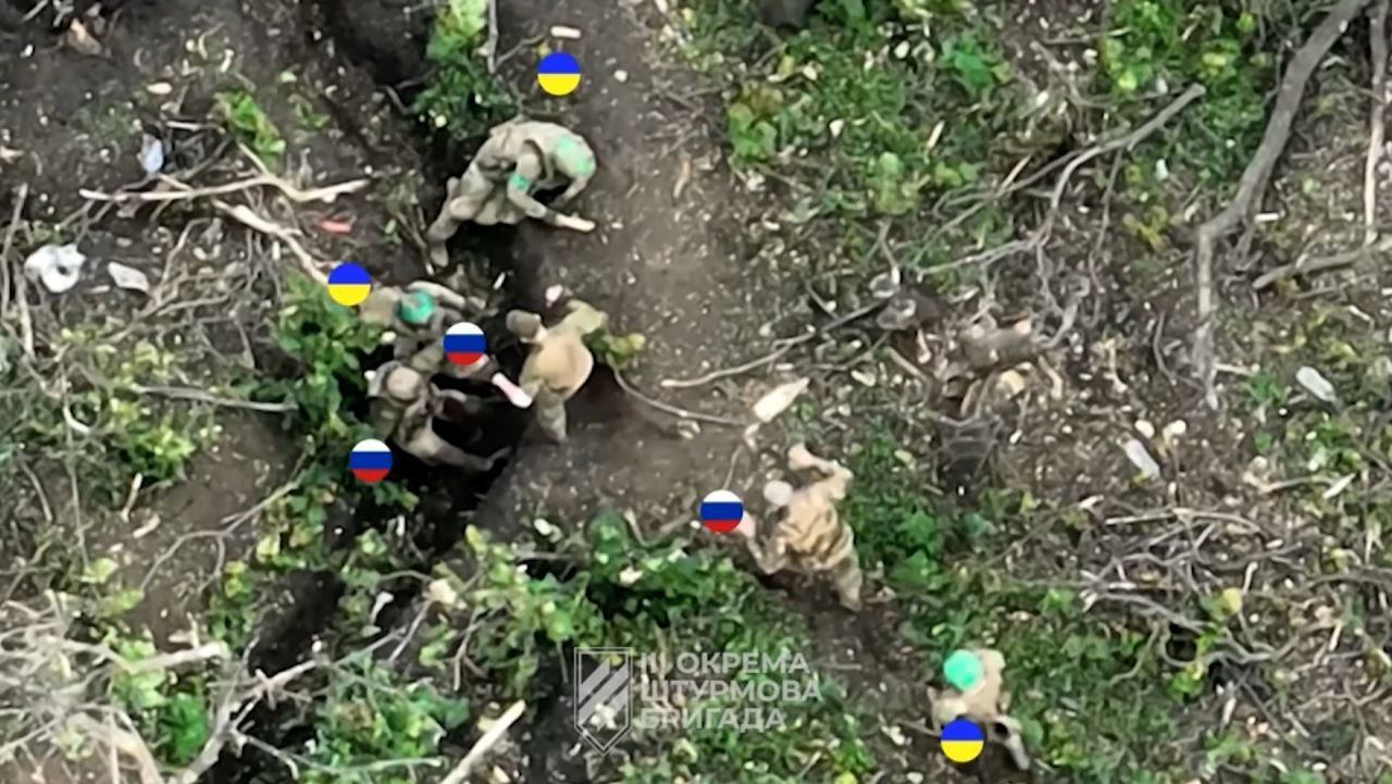 Video shows Russian soldiers surrender to Ukraine inside trenches | CNN
