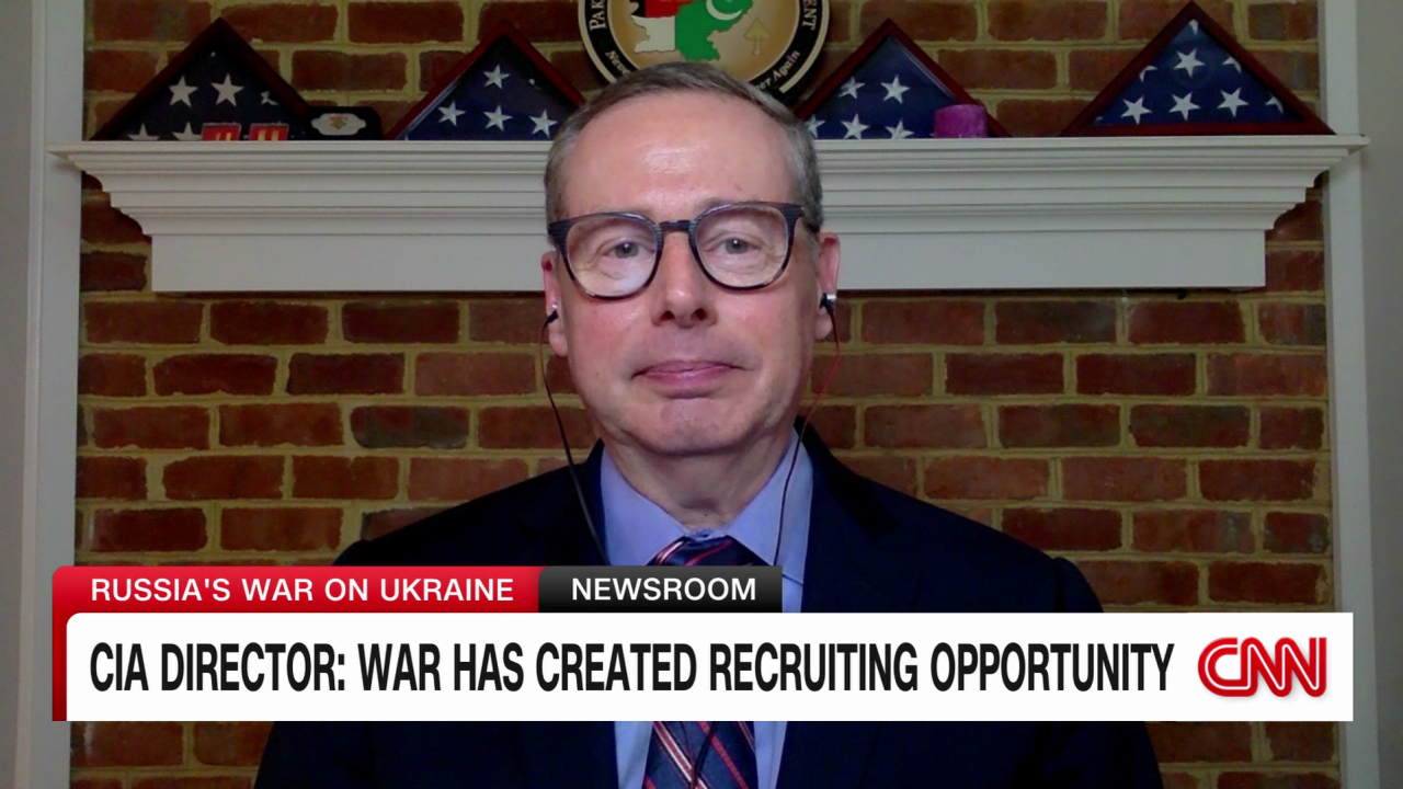 Ex-intelligence officer reveals how Russia’s war in Ukraine helps the CIA | CNN