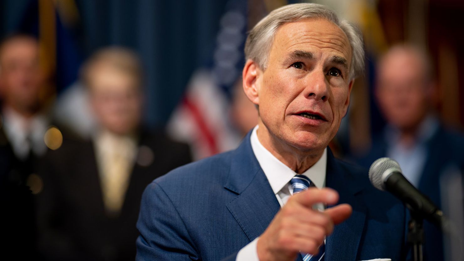 Texas again deployed a barrier to deter migrants without a federal ...