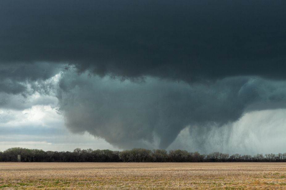 This Storm Chaser Captures Stunning Photographs Of Extreme Weather Cnn