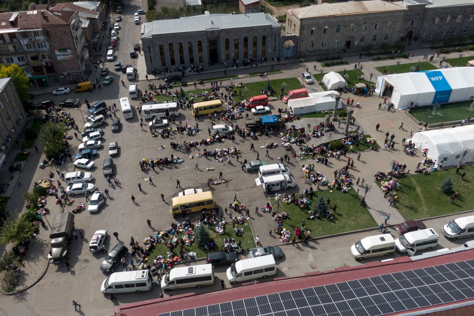 In Pictures Ethnic Armenians Flee Nagorno Karabakh Cnn