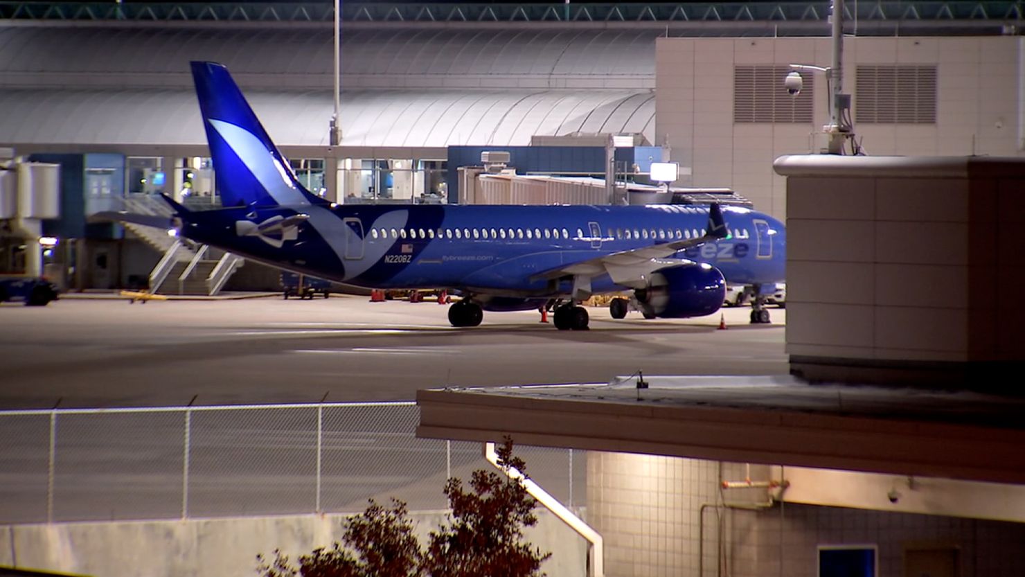 Rhode Island man charged with making false bomb threat on airplane | CNN