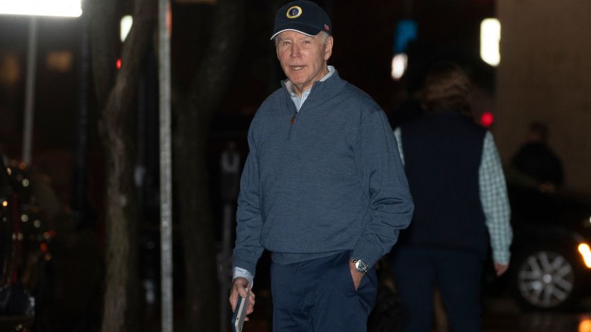 Car crashes into Biden’s motorcade | CNN Politics