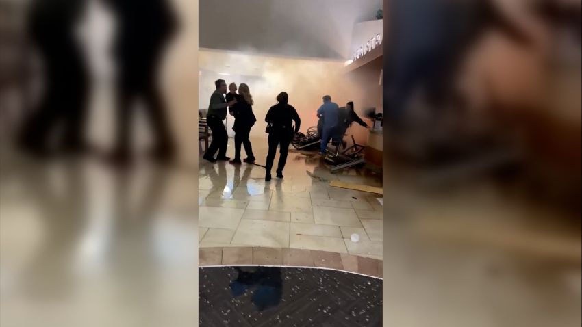 Video Vehicle Crashes Into Emergency Room In Austin Texas Cnn
