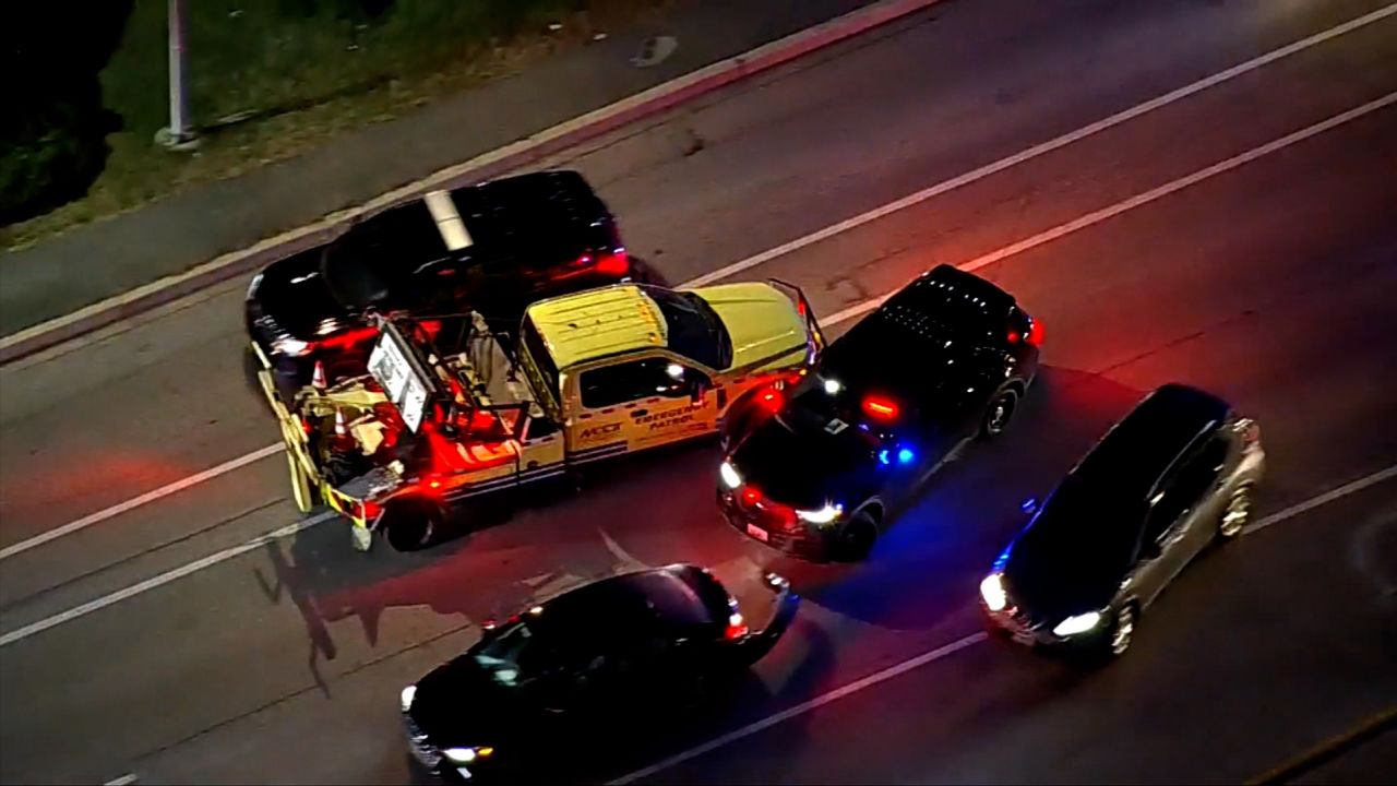 Watch stolen tow truck smashing vehicles during pursuit | CNN