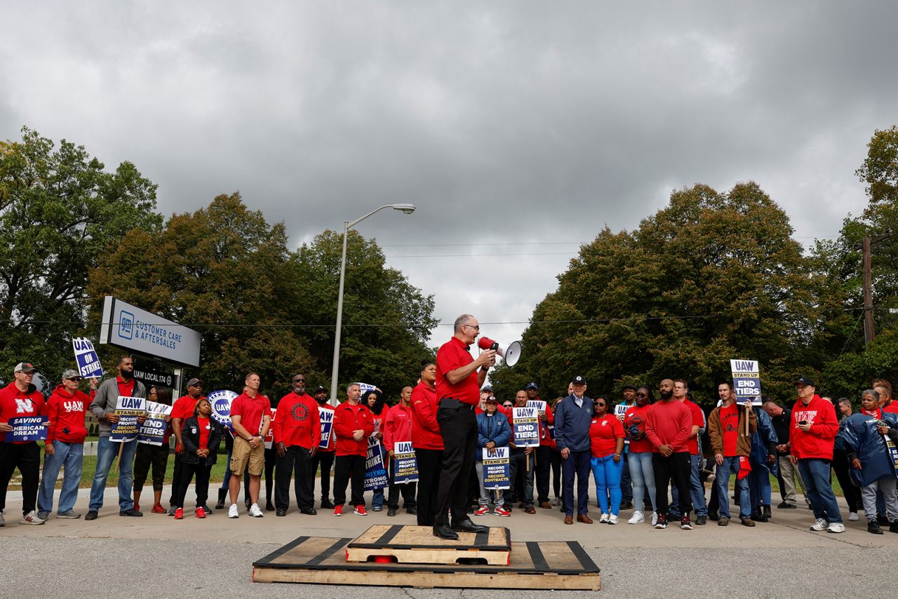 Live Updates: UAW strikers receive Biden’s support as he walks picket ... Live Updates: UAW strikers receive Biden’s support as he walks picket ...