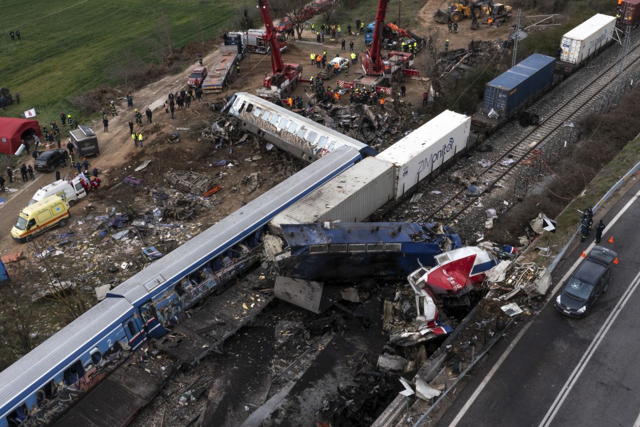 Train crash in Greece – at least 38 killed in head-on collision | CNN
