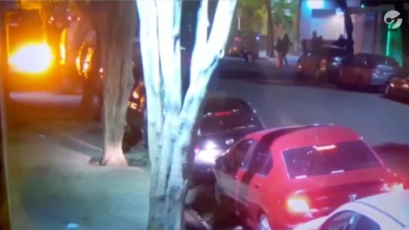 Sede del diario Clarín en Buenos Aires sufre ataque con bombas molotov | CNN