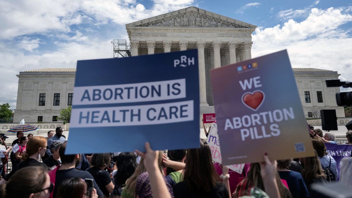 La Corte Suprema de Estados Unidos extiende temporalmente acceso a la píldora para abortar | CNN