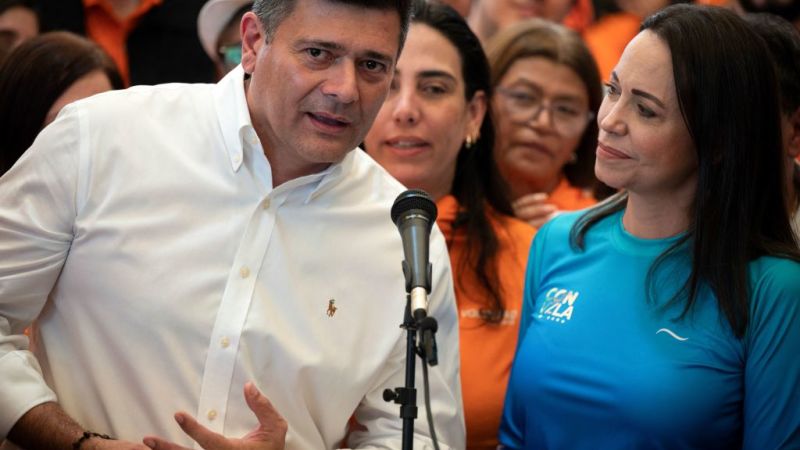 Freddy Superlano se retira y suma respaldo a la favorita María Corina Machado en Venezuela | CNN