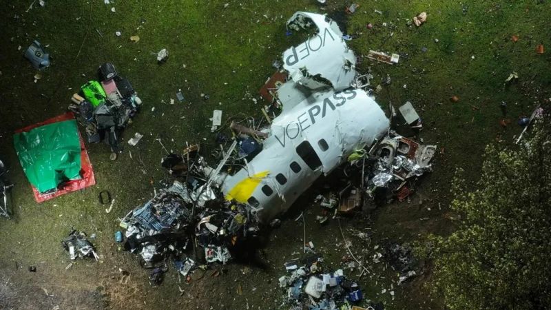 Extraen información de las cajas negras del avión de pasajeros que cayó en Brasil | CNN