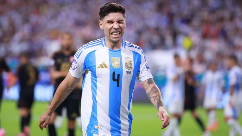 El futbolista argentino Gonzalo Montiel, acusado de abuso sexual agravado, se presenta a una ...