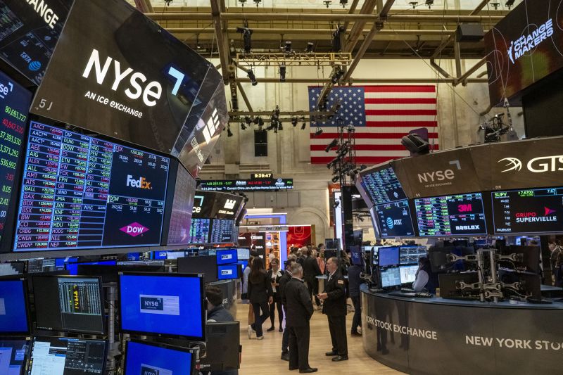 Dow closes above 40 000 for first time ever CNN Business
