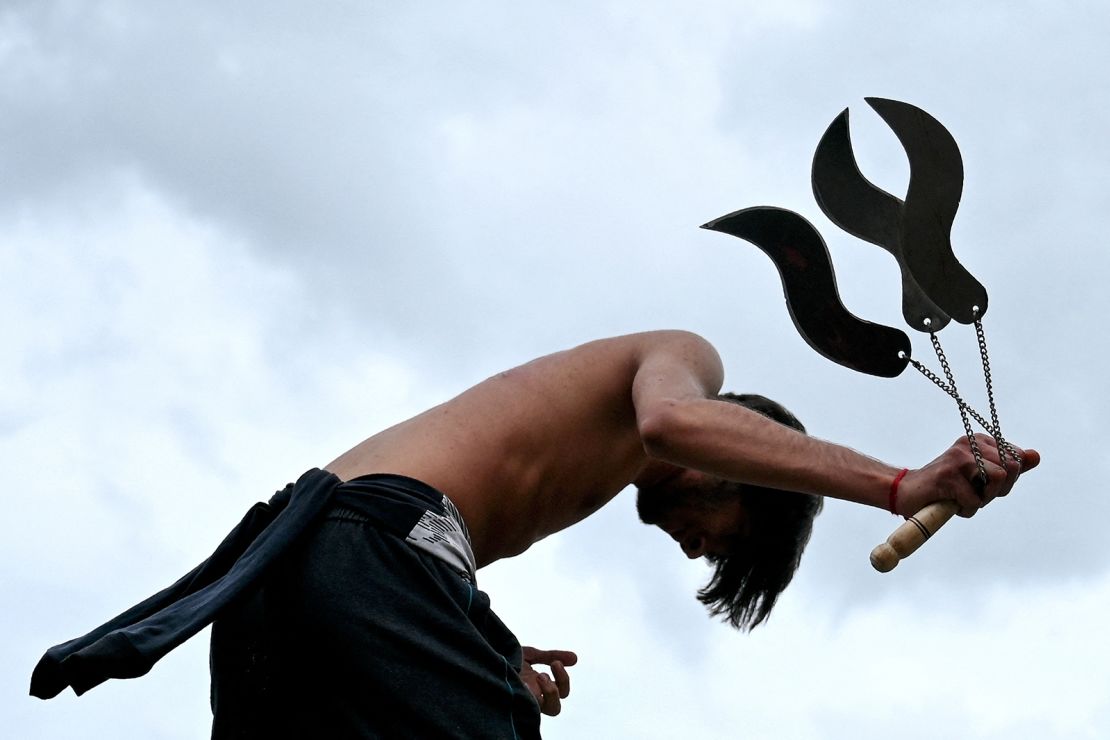 Shiite Muslims mark holy day of Ashura with mourning and self-flagellation | CNN