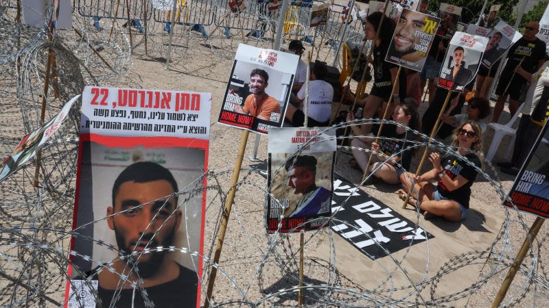 Decenas de miles de israelíes se manifiestan después de que extremistas publicaran videos que ...