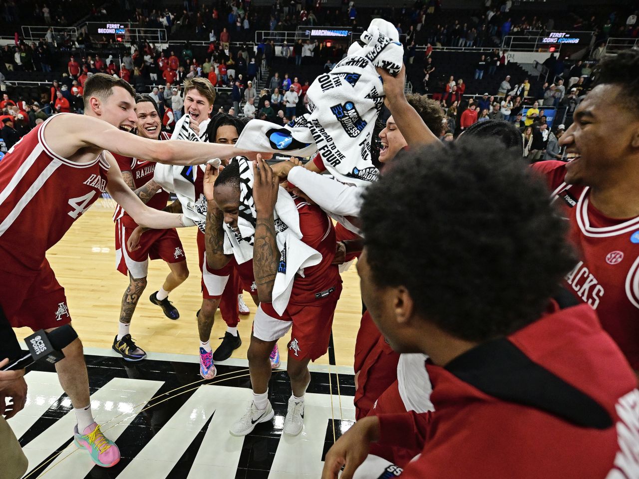 Catch up on all of Saturday’s action in the men’s and women’s NCAA basketball tournament | CNN