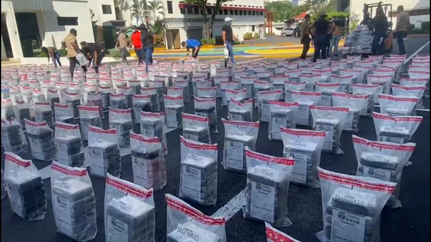 Autoridades dominicanas incautan 9,5 toneladas de droga, "el mayor decomiso" en la historia del ...