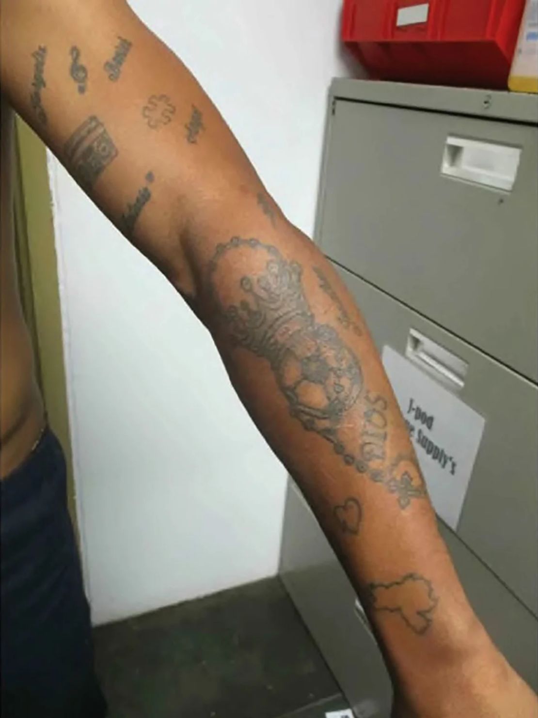 Tiene un tatuaje del Real Madrid. Su abogado cree que por eso lo deportaron | CNN